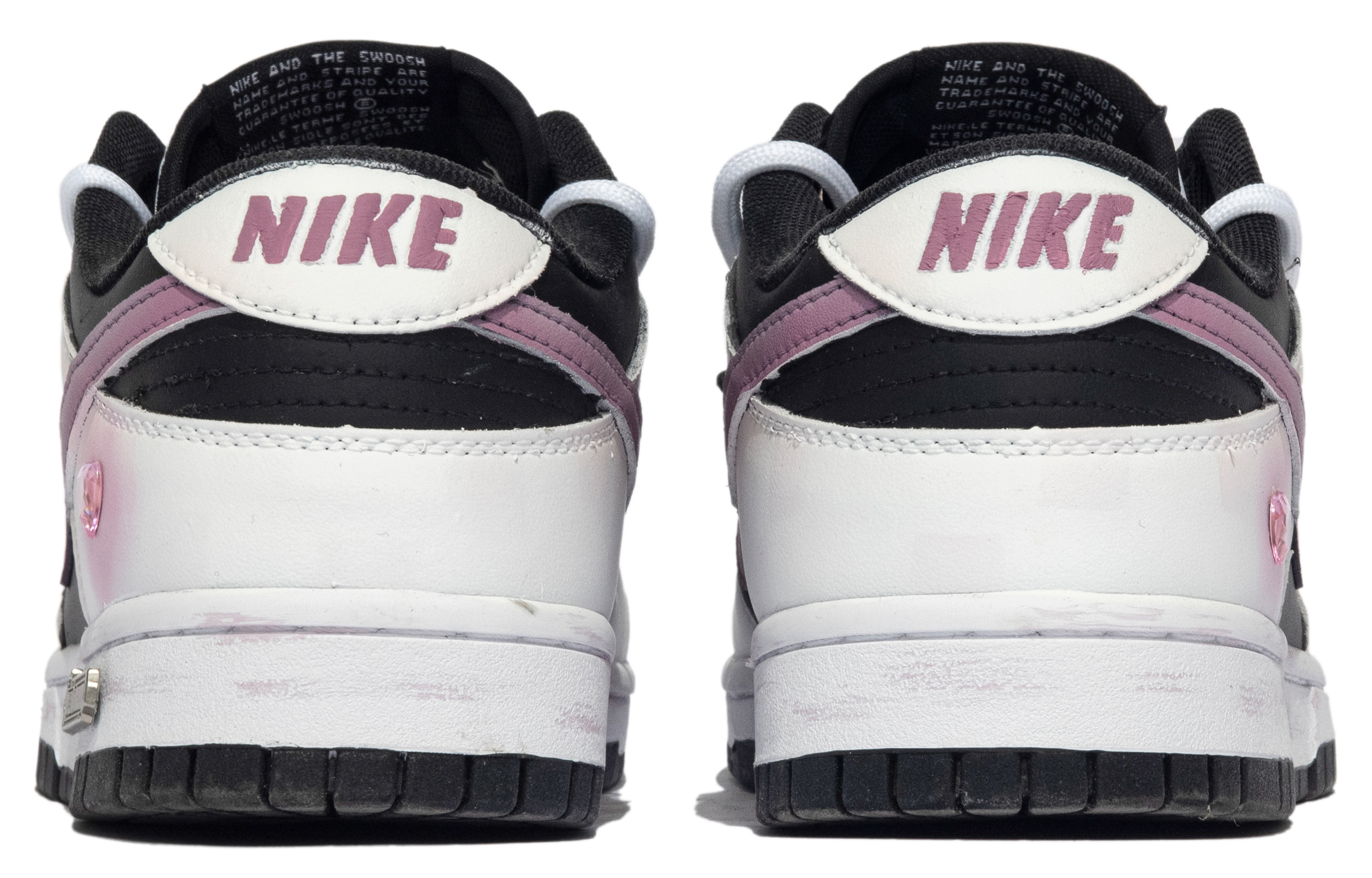 Beli [Custom Shoes] Nike Dunk Low 'Heart Beat Black White' - Novelship