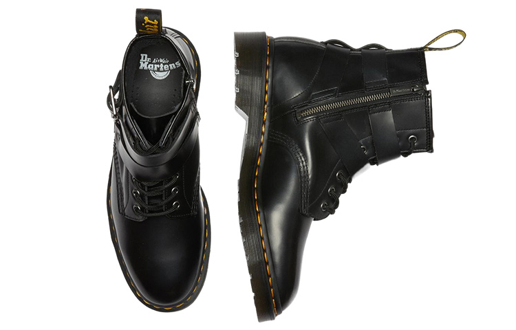 ドクターマーチン クリストファー ハーネスブーツ (黒) 27485001を購入 - Novelship