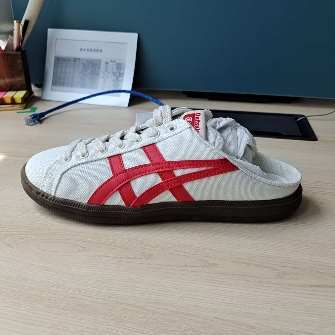 Onitsuka Tiger Tiger x Ghost 'Lovers Slip-On' 1183b769-103 - 1183b769 ...